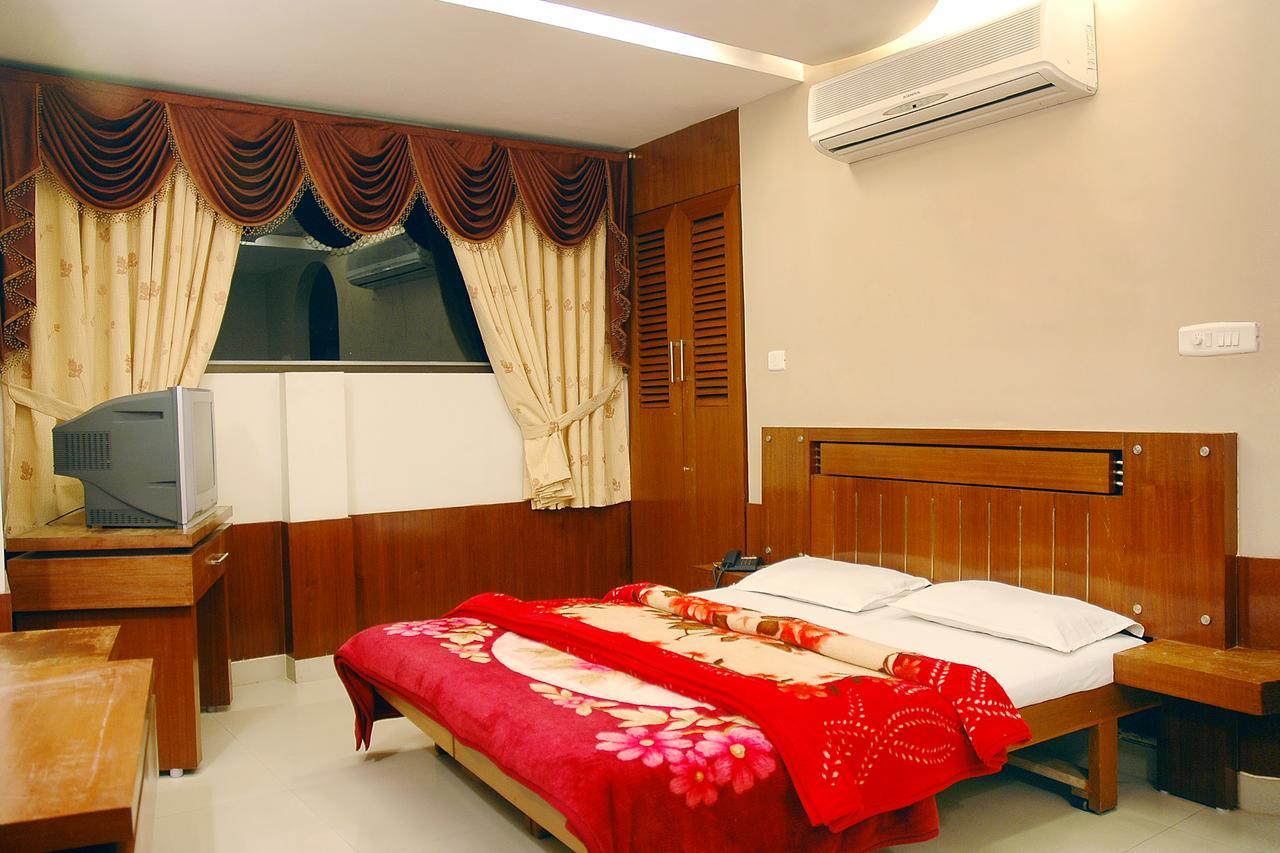 HOTEL NEW CAPE | ⋆⋆ | KANYAKUMARI, INDIA | SEASON DEALS FROM $18